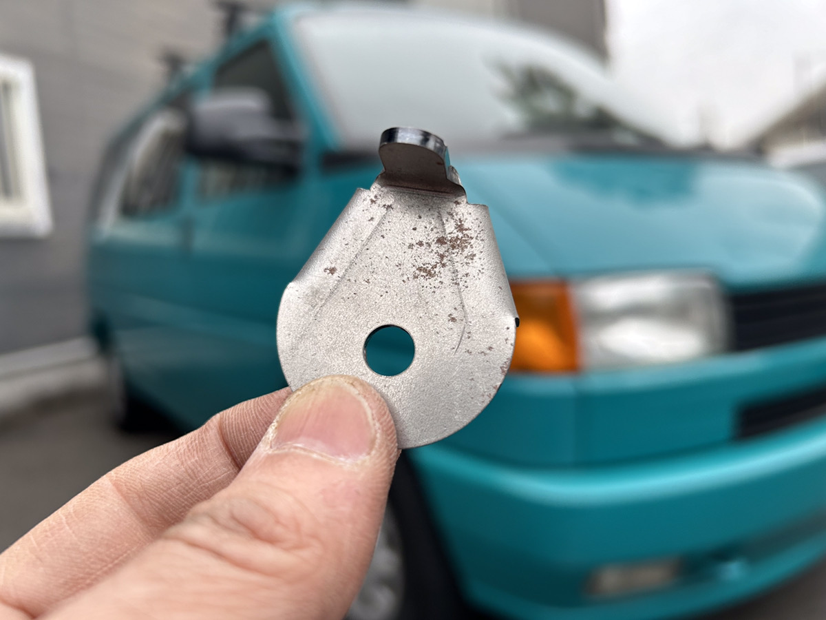 【T4】 ヴァナゴンのアームレスト垂れ下がっていませんか？ | GAKUYA フォルクスワーゲン アミューズメント